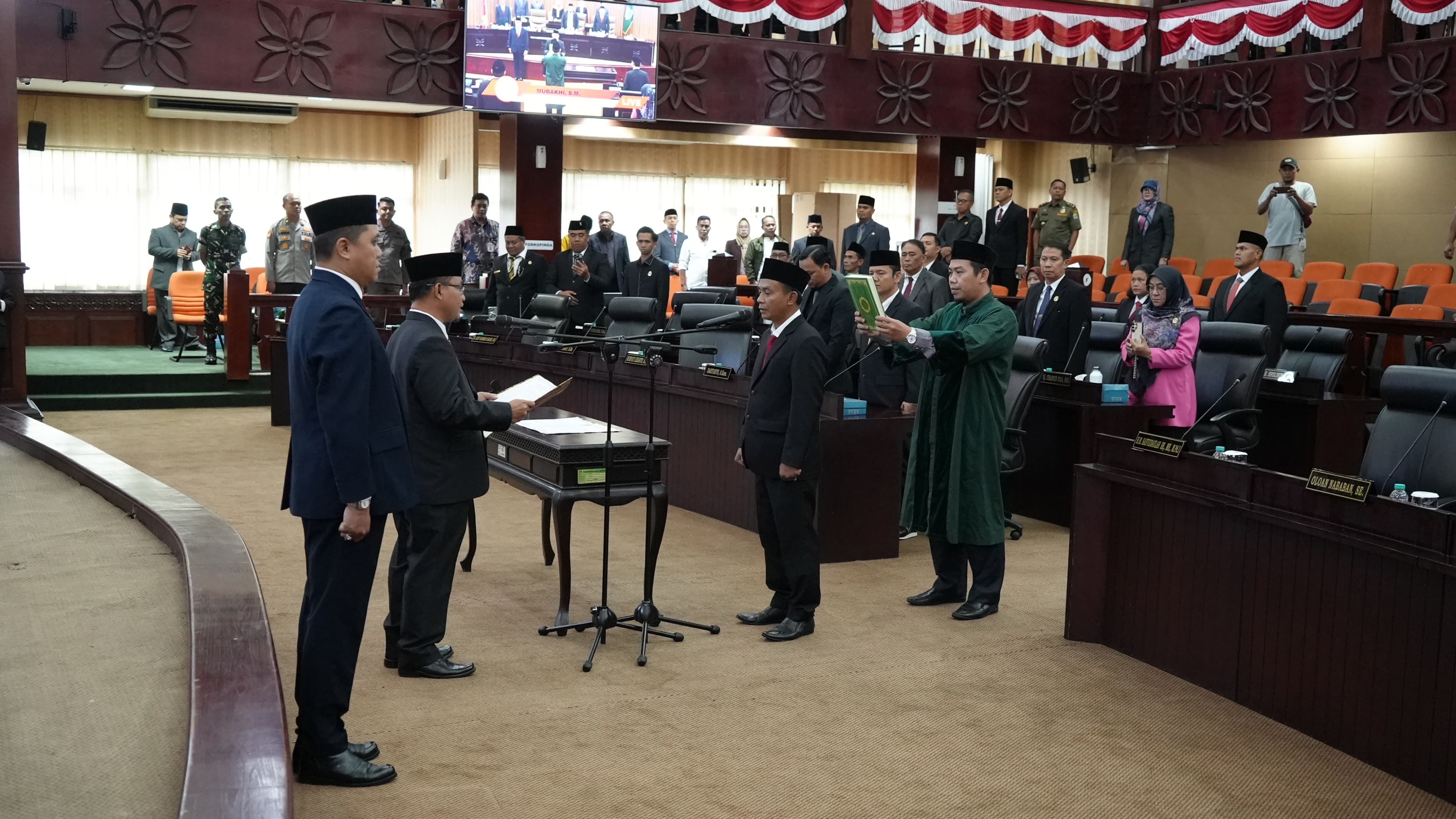 DPRD Kota Bekasi Resmi Lantik Mubakhi, S.M. sebagai Anggota Baru ... DPRD Kota Bekasi Resmi Lantik Mubakhi, S.M. sebagai Anggota Baru ...